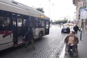 Fermate bus inaccessibili per disabili: condannato il Campidoglio ...
